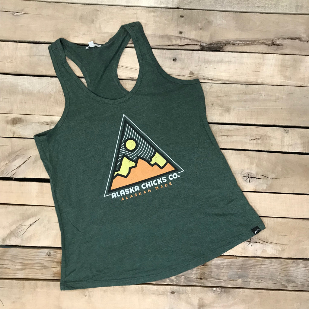 Pyramid Medallion Tank – Alaska Chicks Co
