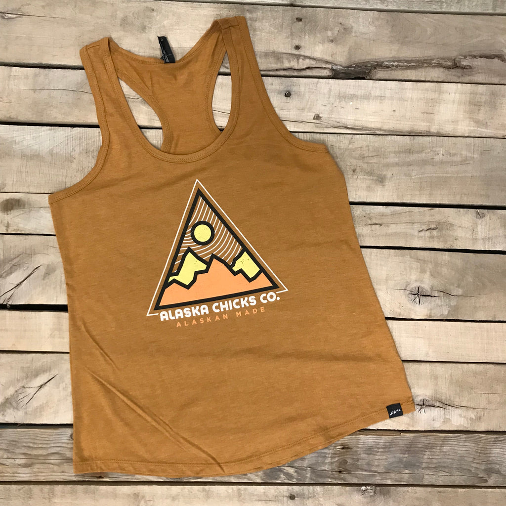 Pyramid Medallion Tank – Alaska Chicks Co